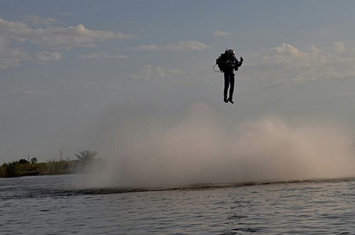 Video Shows Man Flying Around NYC With a Real Je | Technology
